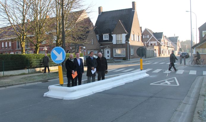 Uur na inhuldiging al ongeval | Izegem | hln.be