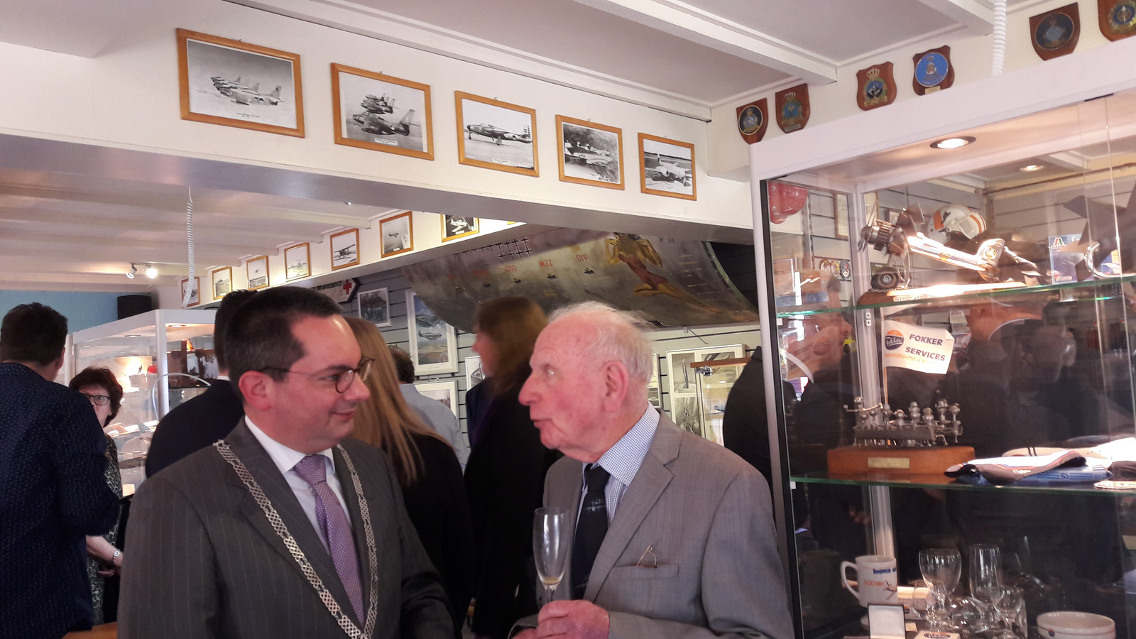 Jan de Leeuw (1931 - 2023): een burgemeester van de oude stempel | Foto ...