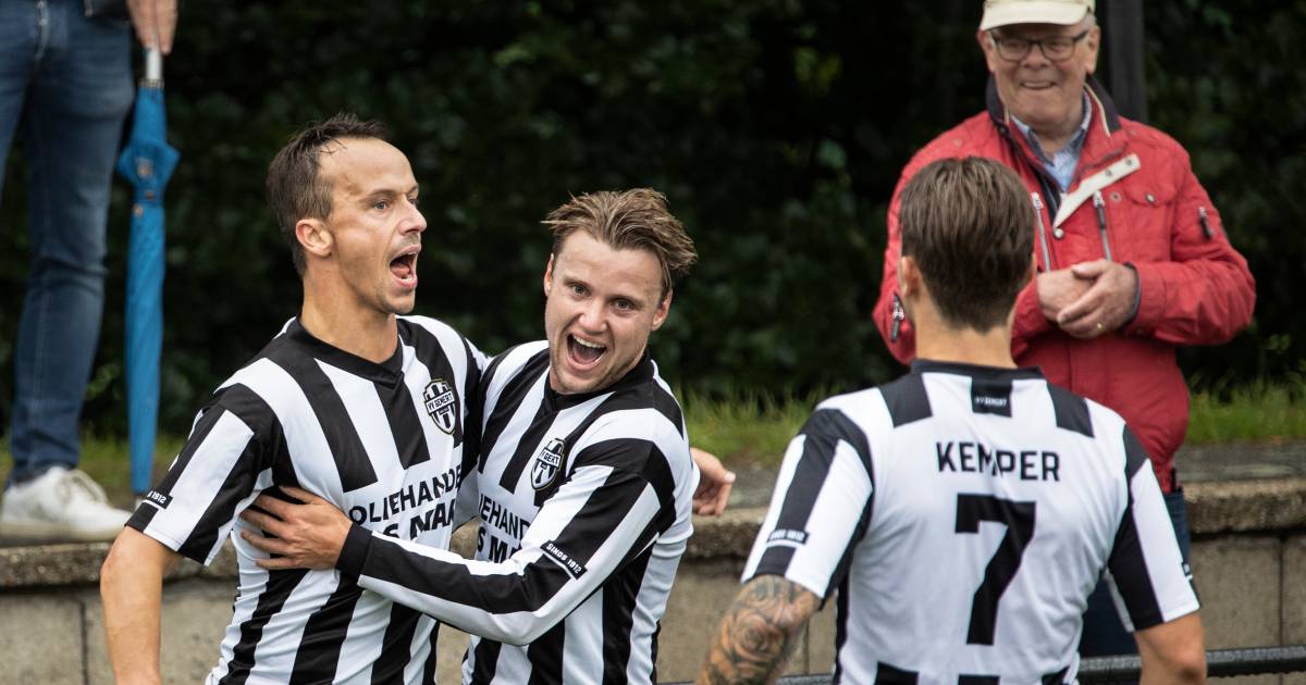 Gymleraar Willem den Dekker kan na zijn goals tegen de profs niet ...