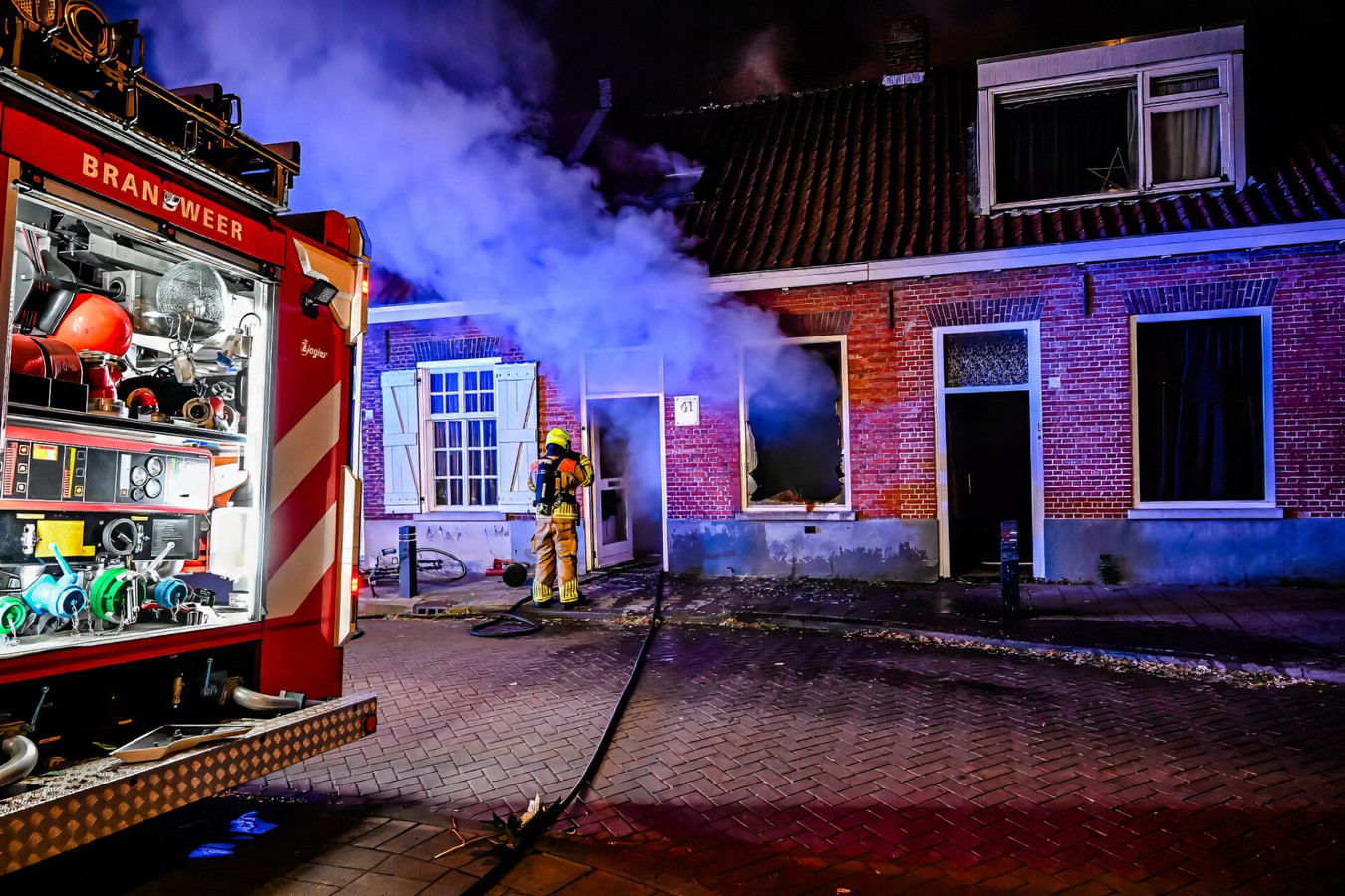 Bewoner raakt gewond bij uitslaande brand in Tilburgse woning ...