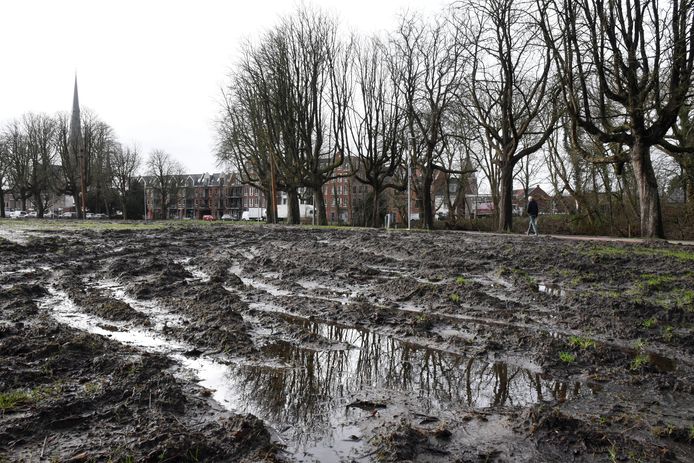Evenemententerrein is slagveld door kletsnat najaar: ‘Maar tijdje droog ...