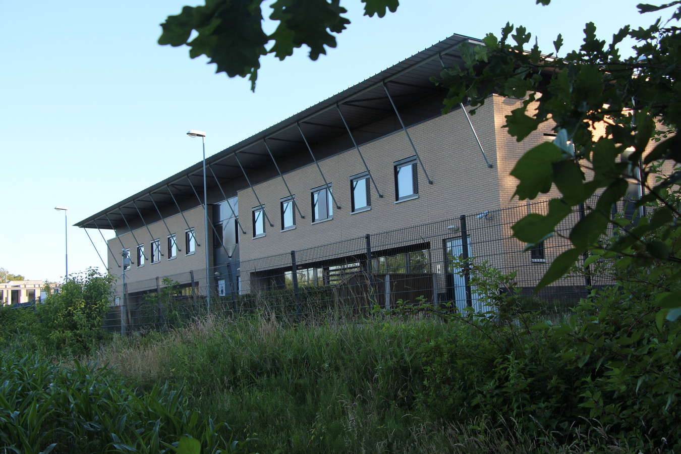 Plan klein azc voor minderjarige asielzoekers in Rekken | Foto ...