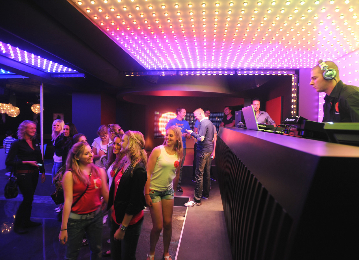 Discotheek El Toro in Goes staat te koop: ‘Na 35 jaar is het mooi ...