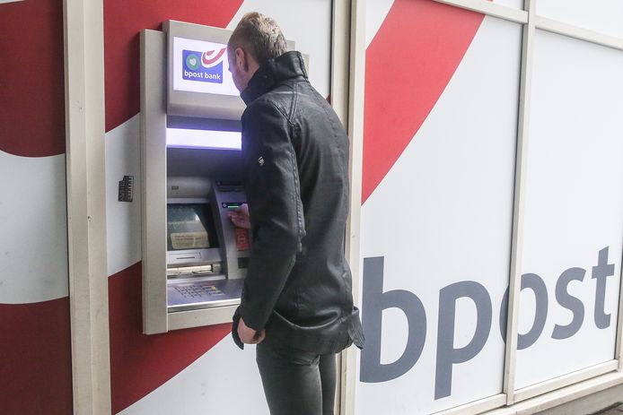 Bpost bank plaatst 400 nieuwe automaten: "Niet iedereen kan digitaal ...