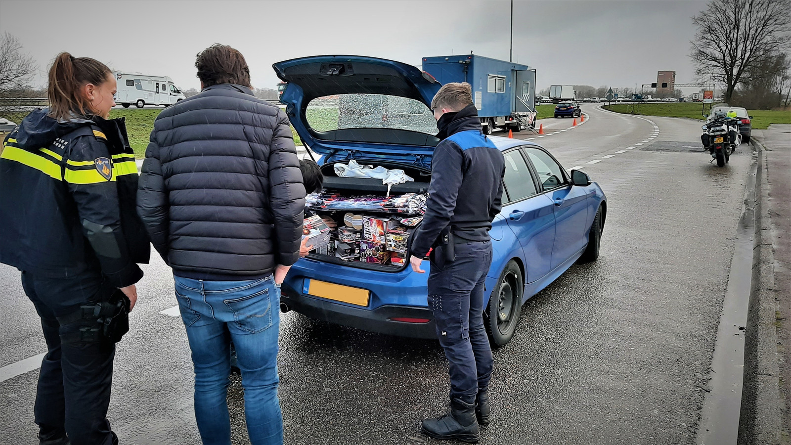 Géén boete, maar waarschuwing bij grote controle op Duits vuurwerk ...