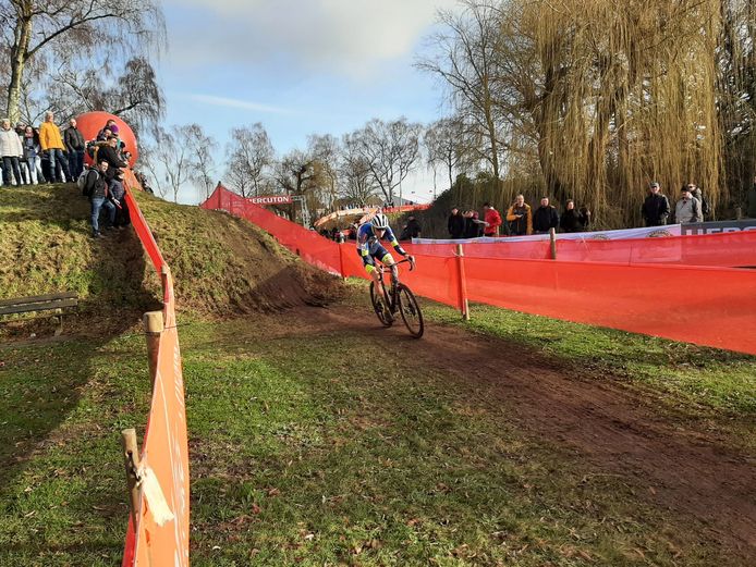 Senna Remijn zorgt meteen voor Zeeuwse zege tijdens Vestingcross ...