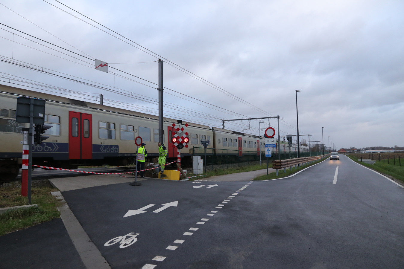 Infrabel akkoord met heropenstellen van spooroverweg aan station van ...