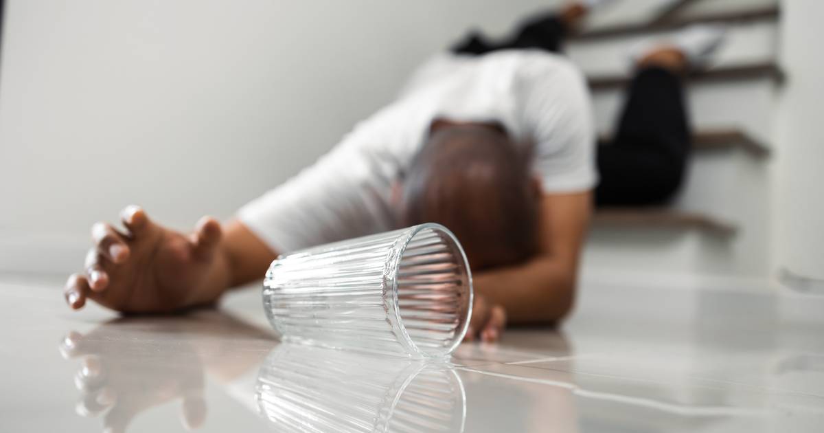 Duwde de uitsmijter het slachtoffer de trap af, of was het een ...