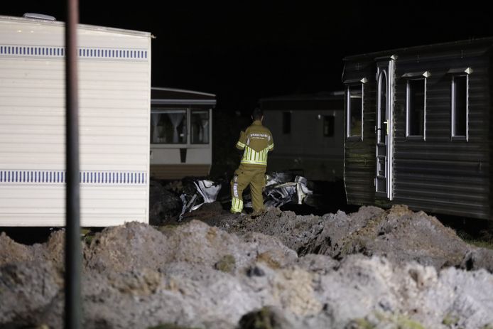 Caravan helemaal uitgebrand op parkeerplaats camping De Witte Plas in ...