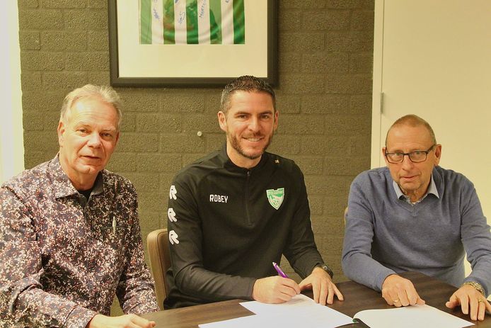 Hoofdtrainer Patrick van Hout blijft Brandevoort trouw | Amateurvoetbal ...