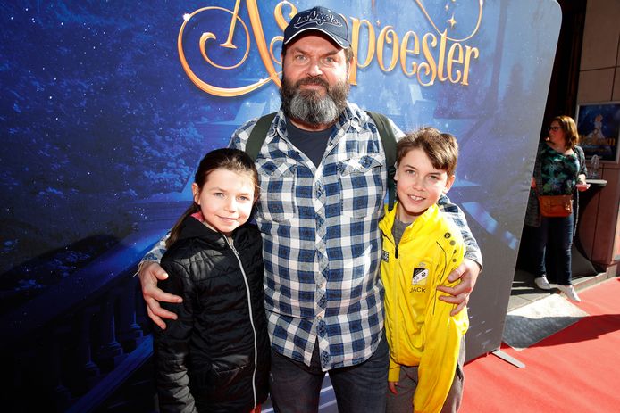 IN BEELD. Assepoester betovert BV-kindjes en hun ouders op première ...