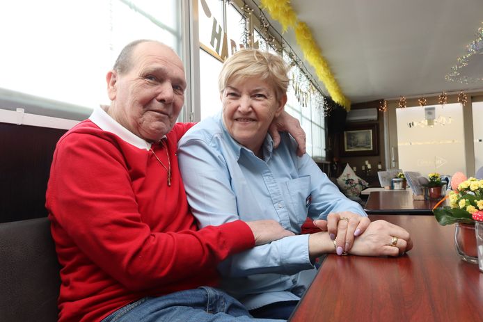 Terminaal zieke Marc (72) geeft nog één keer groot feest in zijn bekende zaak in Sint-Niklaas ...
