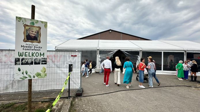 “Een familiefeest, maar de meeste mensen ken ik niet”: 850 nakomelingen ...
