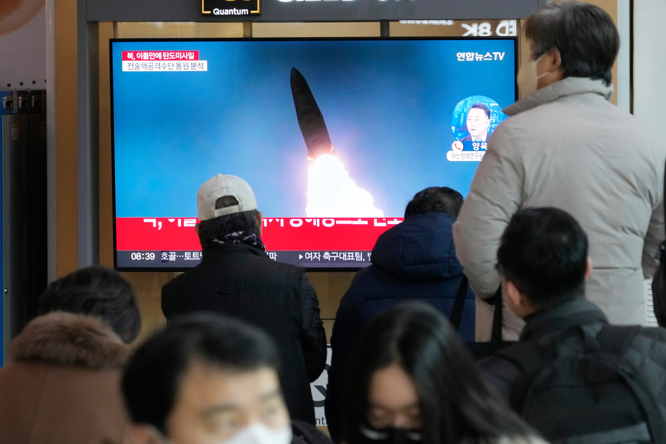 Noord-Korea vuurt opnieuw ballistische raketten af | Foto | AD.nl Noord-Korea vuurt opnieuw ballistische raketten af | Foto | AD.nl
