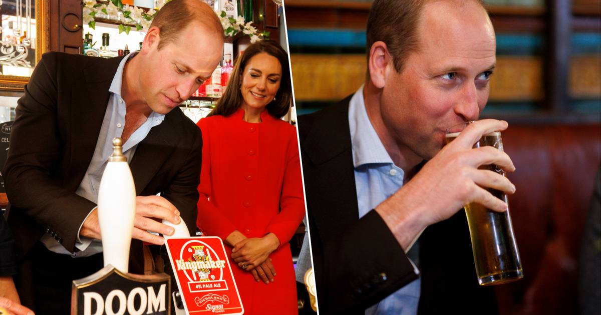 Prins William probeert pintje te tappen: “Maar ik ben beter in het ...