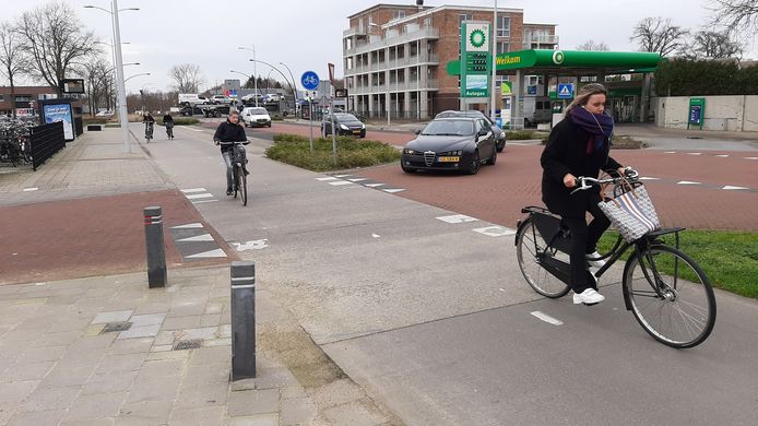 Start verbreding gevaarlijk kruispunt Heesch maakt hopelijk einde aan billenknijpende bijna ...