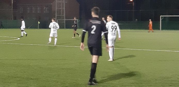 Thomas Paumen en KVC Houtvenne blijven op kop na 2-0-zege tegen Nijlen ...