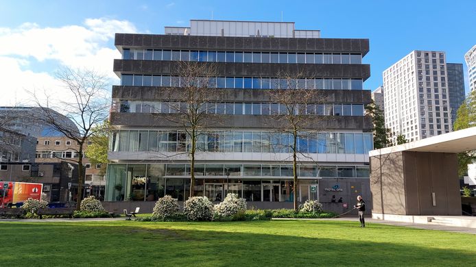 Als sleutels zijn gestolen zet hotel extra bewaker bij de kluis, maar dan duikt overvaller met ...