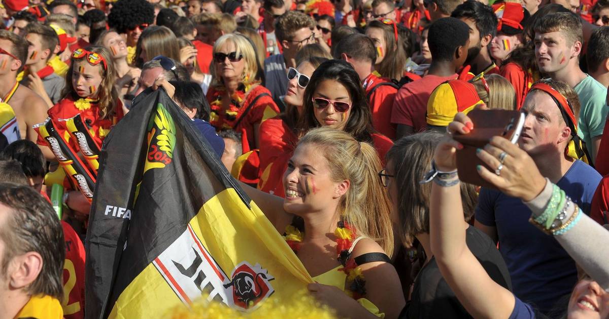Supporters Rode Duivels voor slechts één dag naar Brazilië | WK voetbal ...
