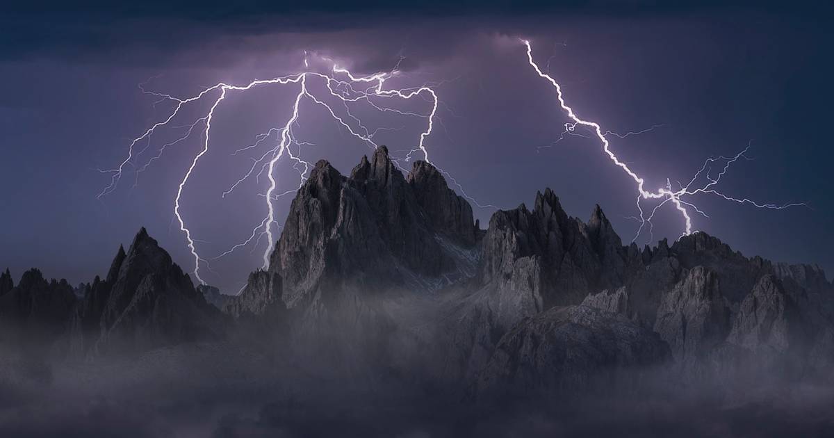 Belgische toerist en twee kinderen ‘s nachts bij donder en bliksem ...