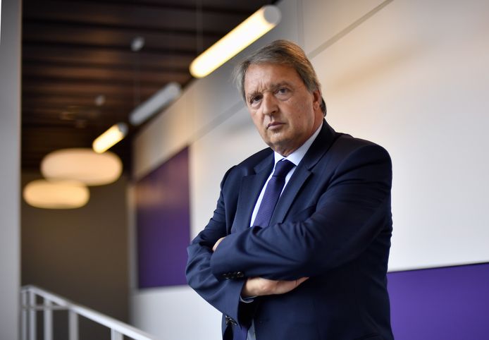 Van Holsbeeck moet nog zeker twee weken in cel blijven: “57 verdachten ...