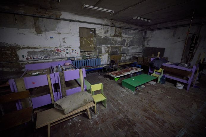 “Les cadavres gisaient là”: des Ukrainiens détenus un mois par les ...