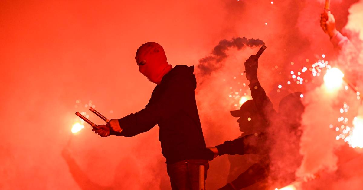 Antwerp moet vakken harde kern sluiten tegen Club Brugge na wangedrag | Belgisch Voetbal | hln.be