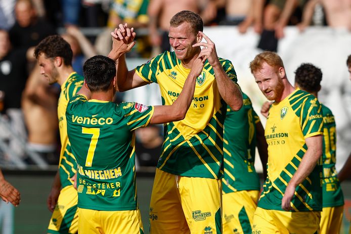 ADO Den Haag met ruime cijfers langs Jong AZ dankzij vier identieke ...
