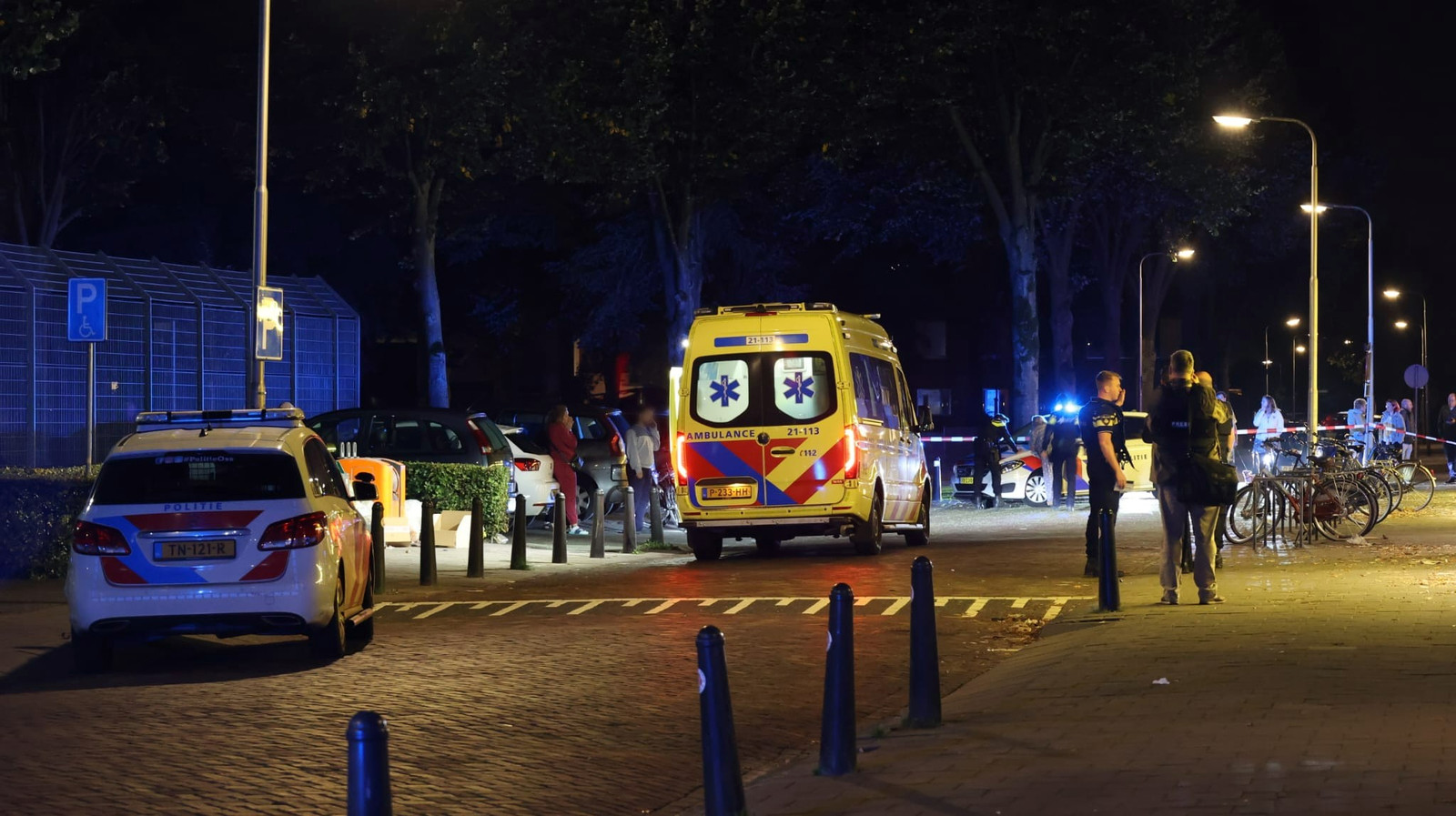 Buurt schrikt van schietpartij waarbij 15-jarige jongen zwaargewond ...