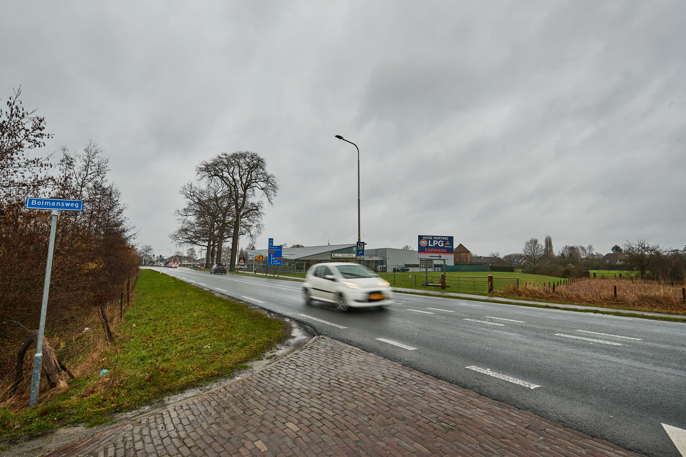 Na jaren van uitstel wordt gevaarlijke weg tussen Deventer en Zutphen eindelijk aangepakt | Foto ...