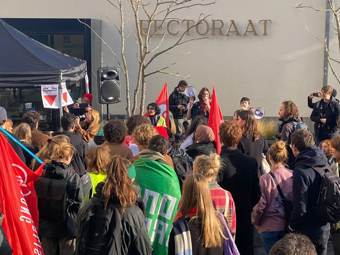 Protest tegen lezing Filip Dewinter blijft broeien: manifestanten ...