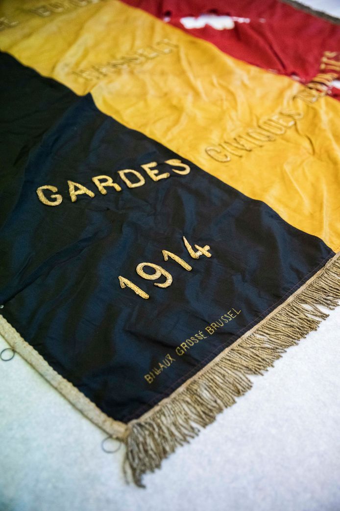 Verloren vlag van Hasseltse Garde Civique keert eindelijk terug naar ...