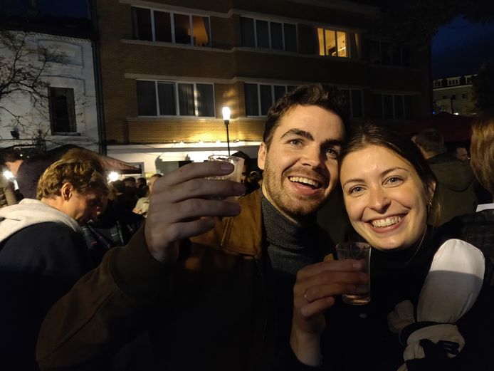 JENEVERFEESTEN. Liters drank, tradities om in ere te houden en bakken regen: dit was dag één van ...