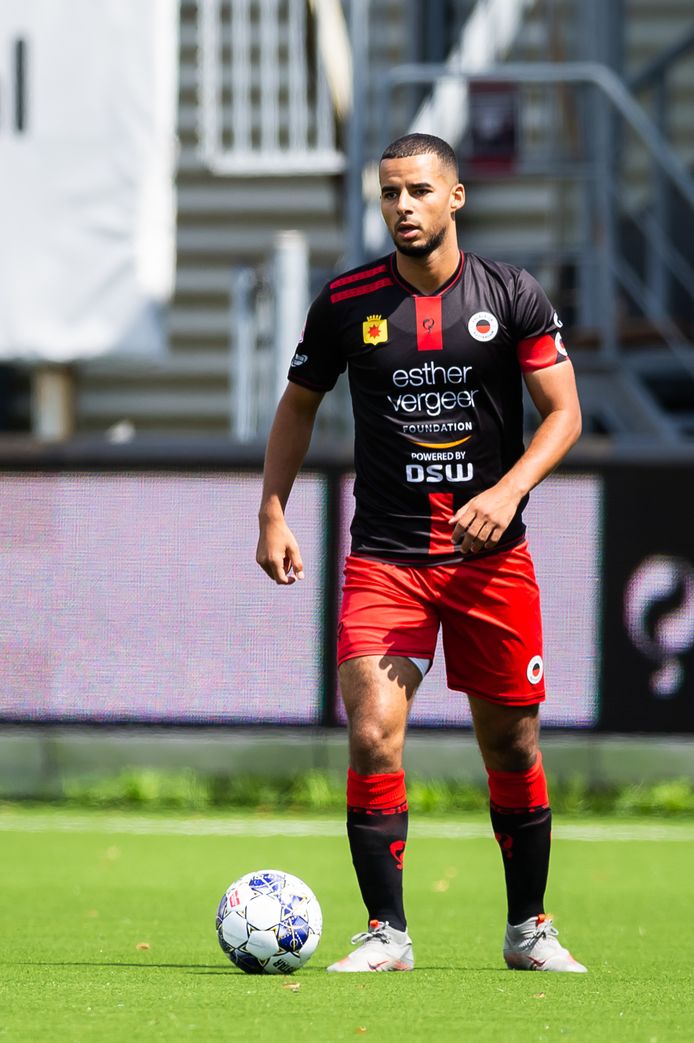 Geëmotioneerde El Yaakoubi draagt goal op aan overleden buurtgenoot ...