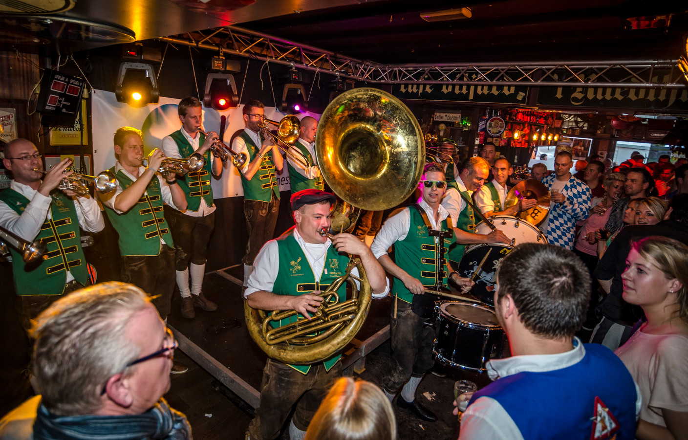 Ook de Oldenzaalse stadsdichter Geert wil zich ‘onmeunig loat’n goan op ...