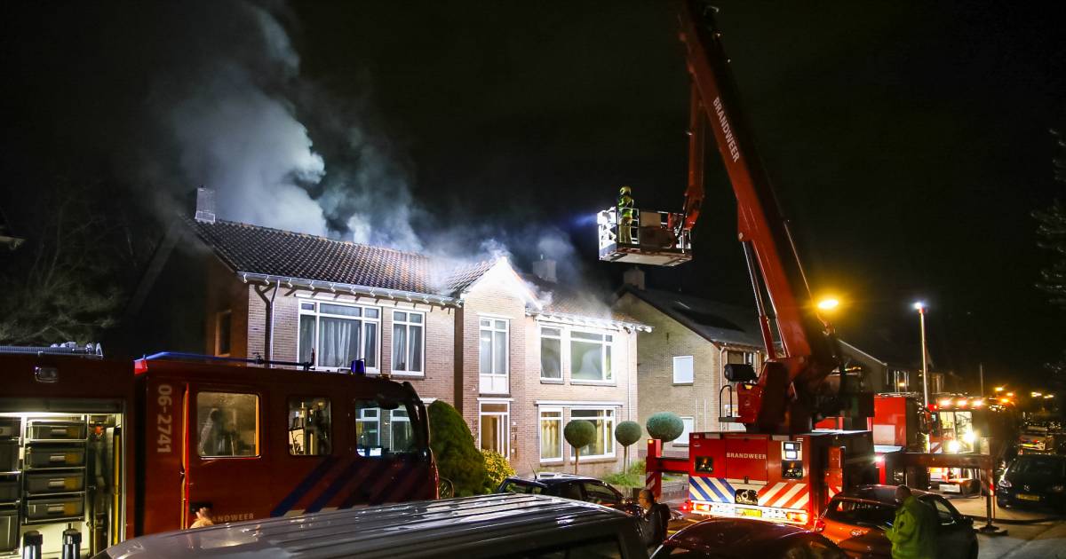 Vrouw (85) zwaargewond bij uitslaande brand in Apeldoorn, vier woningen ...