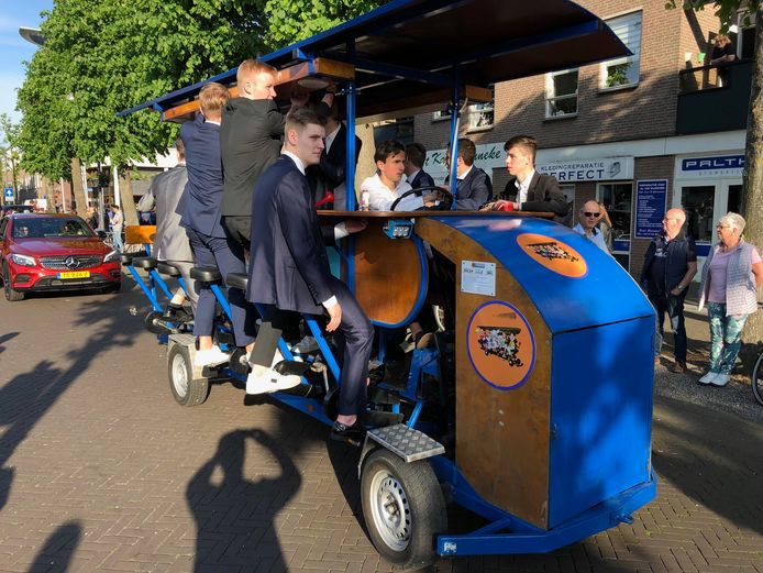 Bierfiets (een fust van 20 liter is standaard inbegrepen) wordt met ...