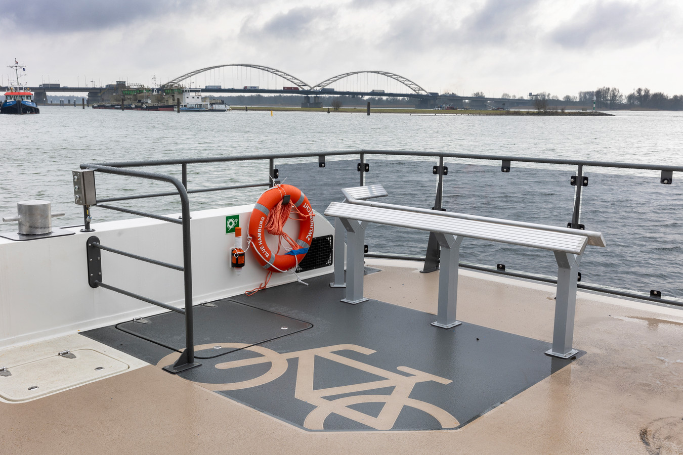 Dit zijn ze dan: de langverwachte elektrische nieuwe waterbussen | Foto ...