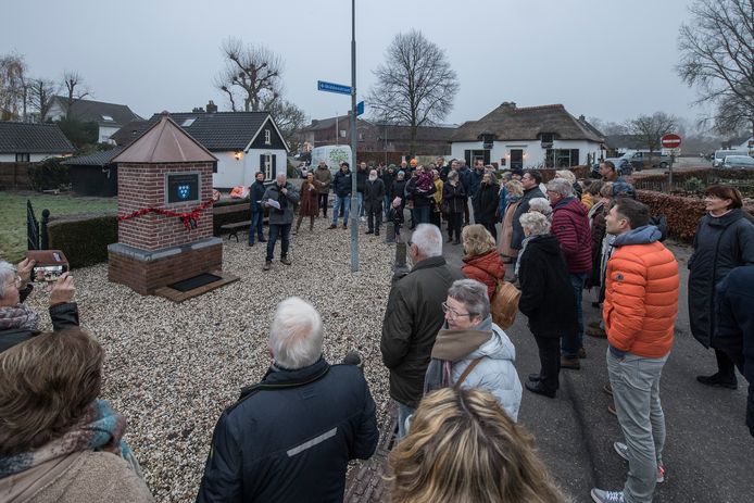 Na 85 jaar kan Rumpt weer water halen bij monumentale dorpspomp ...