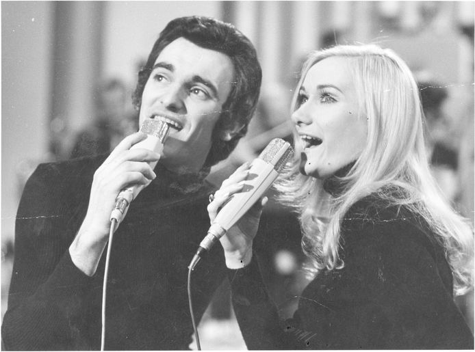 IN BEELD. Iconische foto’s tonen het rijkgevulde leven van Nicole & Hugo | Nicole van Nicole ...