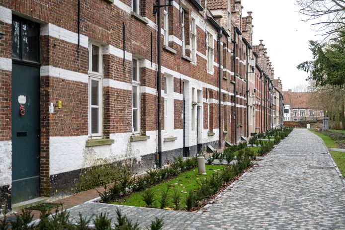 Gerestaureerd begijnhof feestelijk geopend: “Weer helemaal klaar voor ...