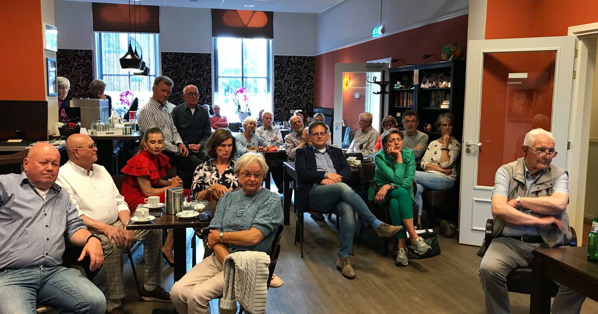 Regenboogtrap GKC en Wooow in Nieuwscafé Winterswijk; zangeres Merel ...