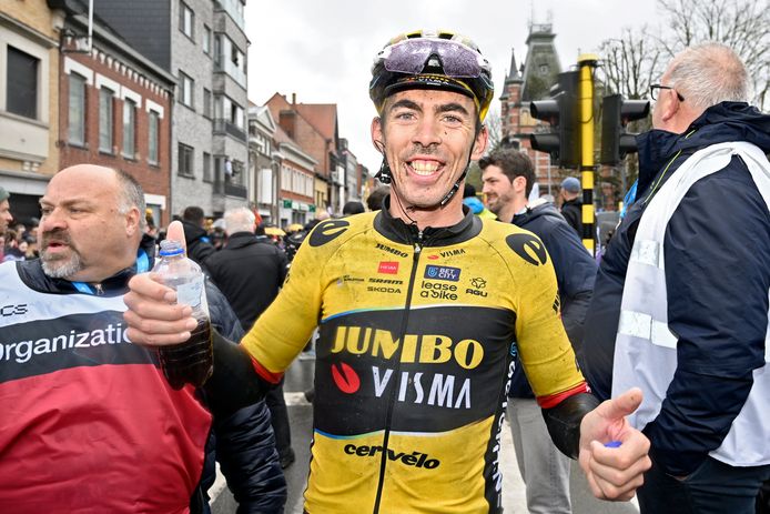 “Wout vroeg of ik wou winnen”: indrukwekkende Van Aert schenkt Gent-Wevelgem aan luitenant ...