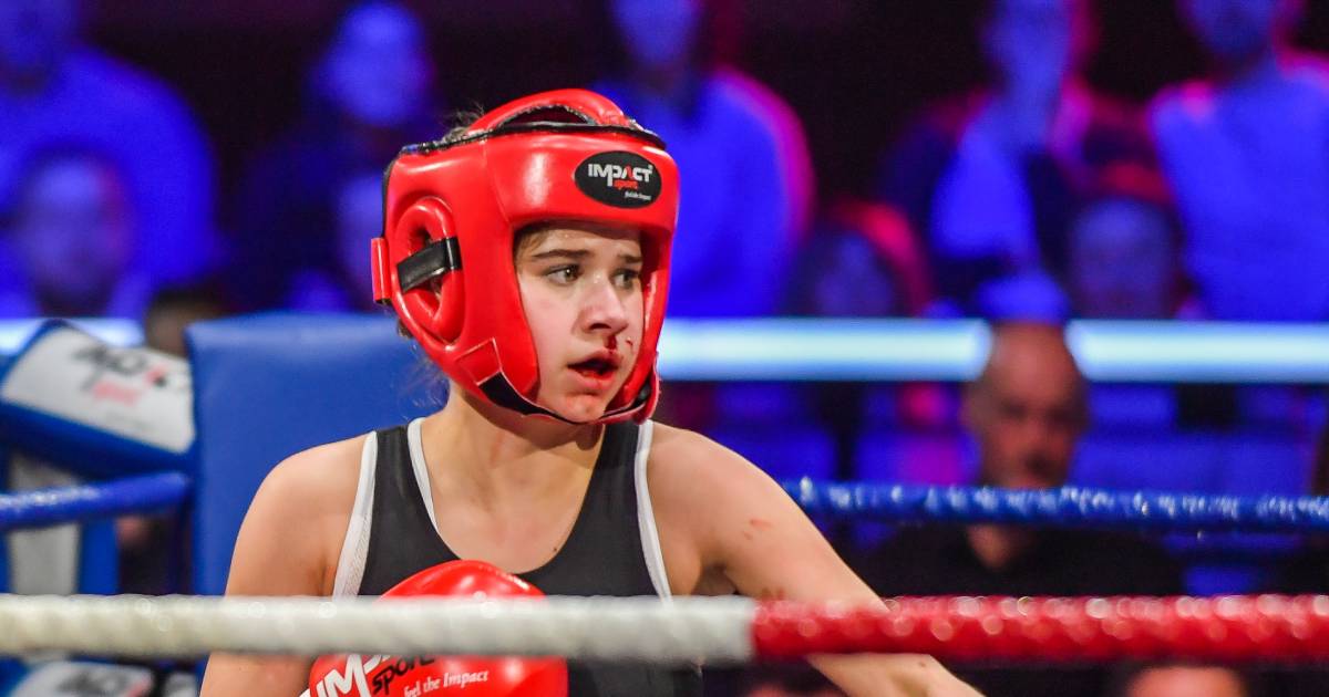 Laura Tesoro krijgt rake klappen in 'Boxing Stars' | TV | hln.be