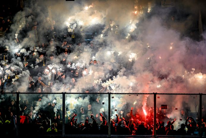 NAC wil dertig supporters stadionverbod opleggen, maar hoe handhaaf je ...