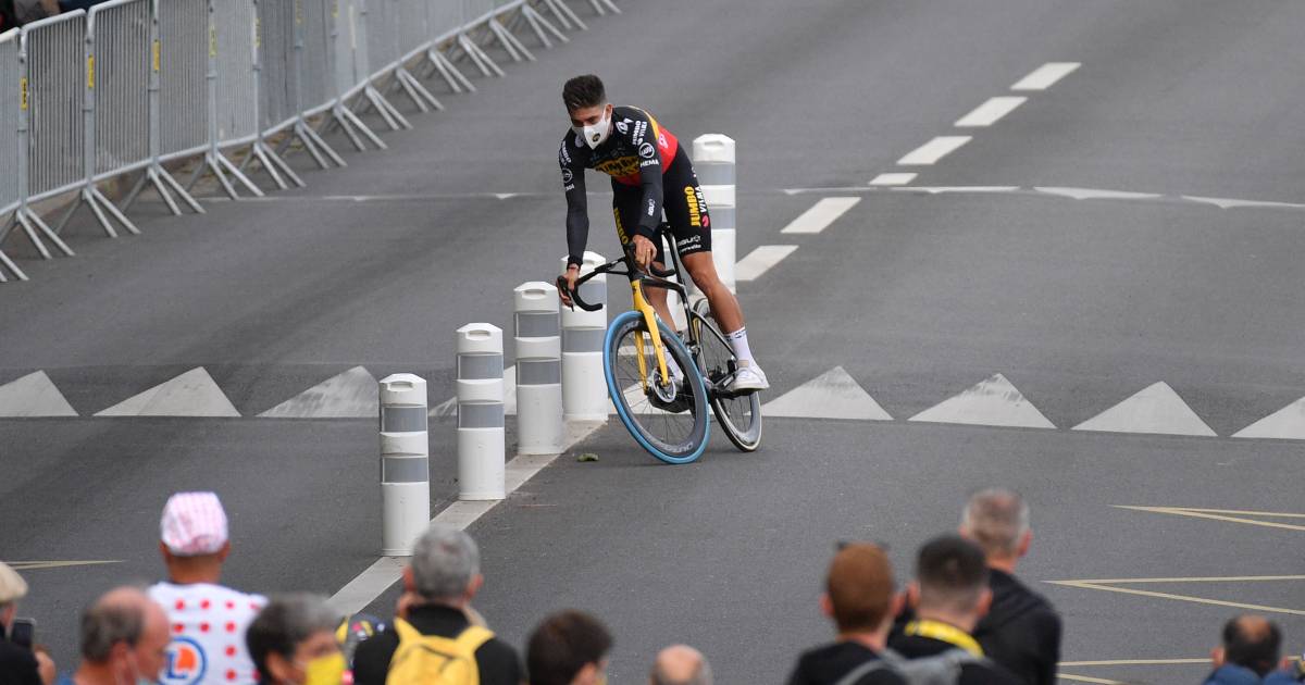Van Aert met wel heel opvallende blauwe voorbanden op jacht naar geel ...