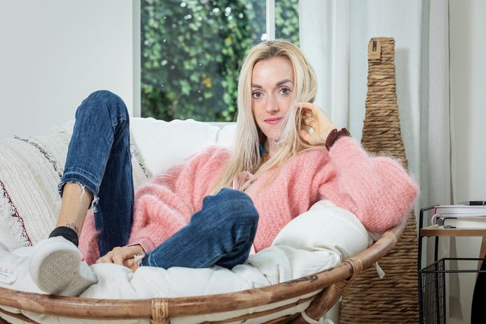 Laura goot haar strijd tegen eetstoornis in boek en documentaire: “Eten ...