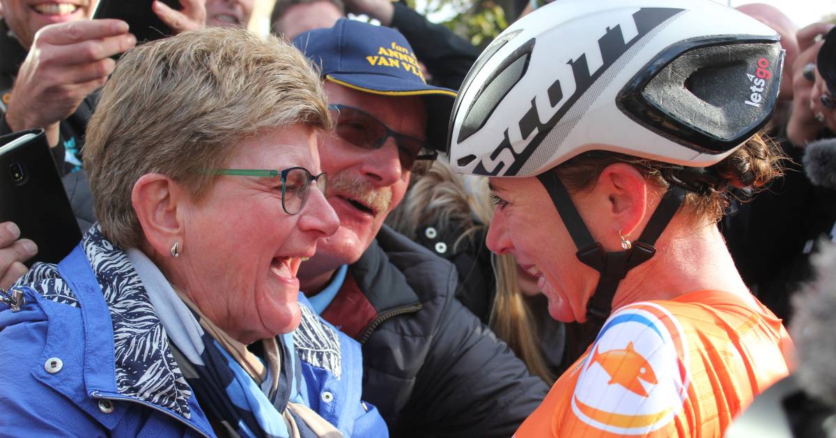 WK-titel Annemiek van Vleuten sprookje voor moeder Ria: ‘Het wielrenvirus heeft ze niet van een ...