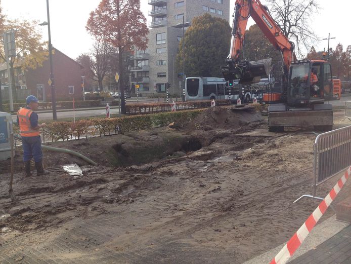Veel wateroverlast na gesprongen waterleiding in Eindhoven, reparatie ...