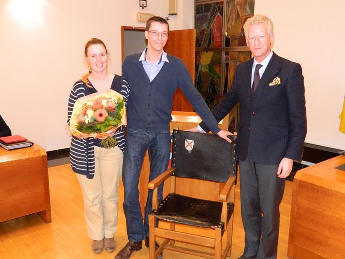 Birger Quintyn krijgt oude schepenstoel cadeau | Aalter | hln.be